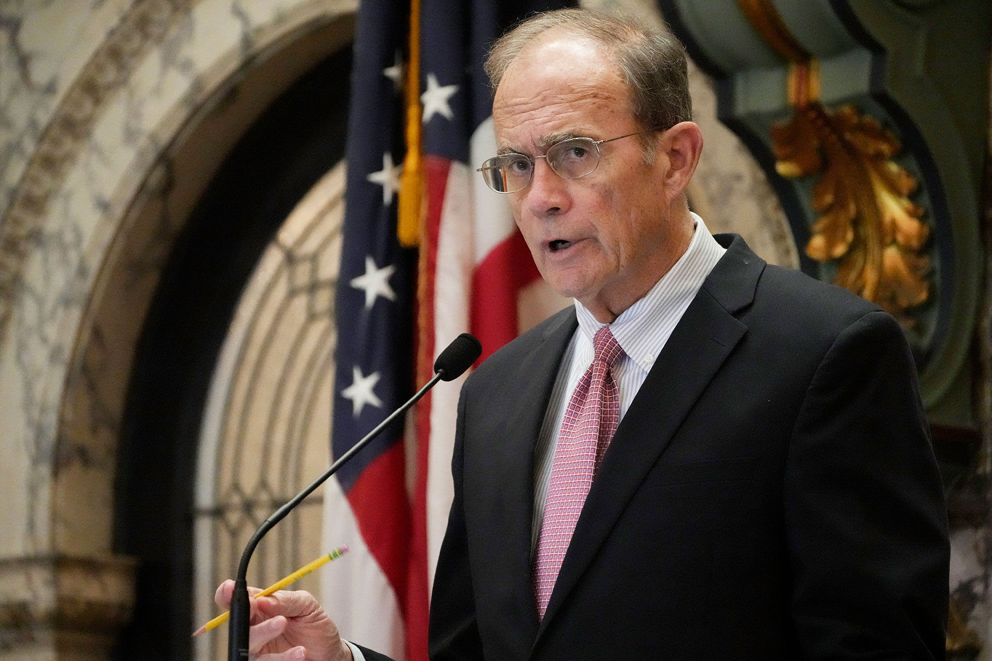 Video shows Mississippi lieutenant governor collapsing on Senate floor ...